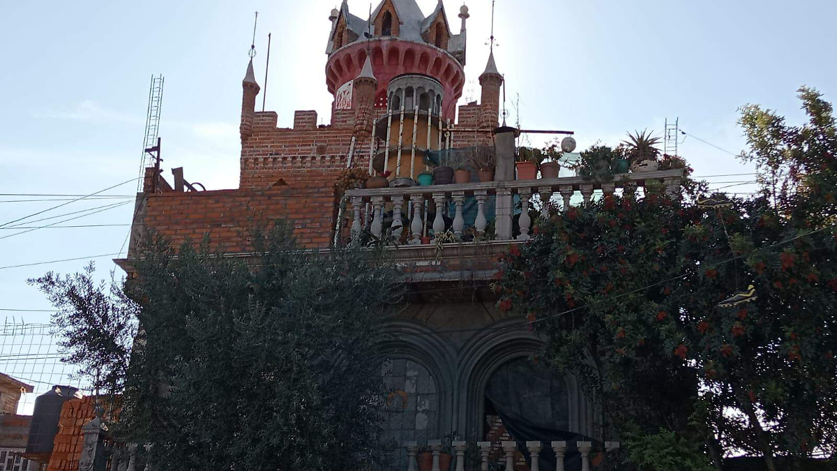 Conoce más sobre la historia del castillo construido en una casa en la ...